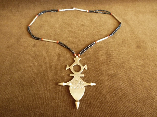 GRANDE CROIX D'IFEROUANE en COLLIER, Argent massif et perles. TOUAREG ...