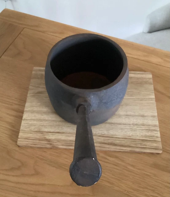 VINTAGE CAST IRON Long Handle Pan / Cooking Pot -3 pints -Very Heavy ...