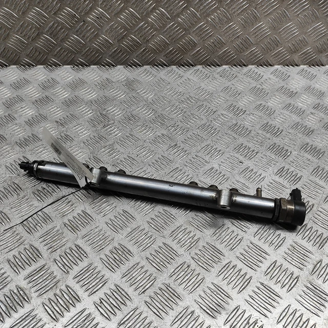 VOLVO V60 MK1 Fuel Rail Pipe With Sensor 30777759 2.0 Diesel 120Kw 2011 ...