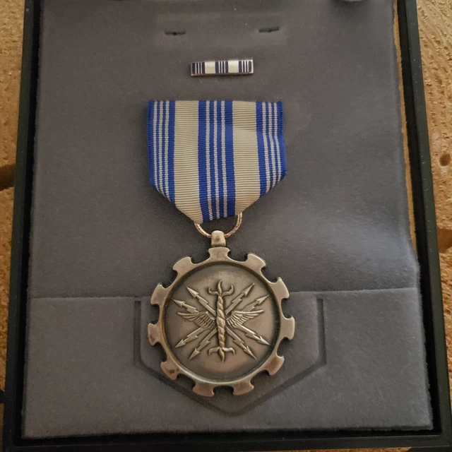 US AIR FORCE USAF Meritorious Achievement Medal Award & Lapel Pin Set ...