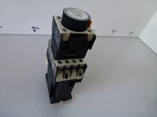 TELEMECANIQUE CA3 DN22, Bobine 24V Bd + Time-Delay LA2 DT0 0,1 -3s ...
