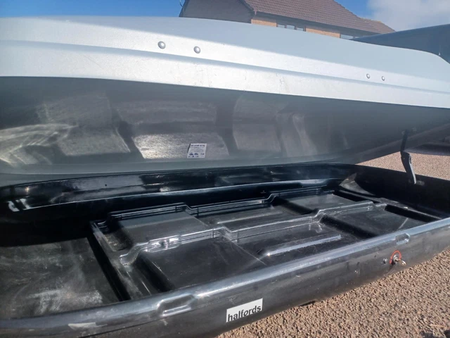 HALFORDS GREY ROOF Box 2m x 1m x 0.5 m Used with 2 keys and 4 mounting ...