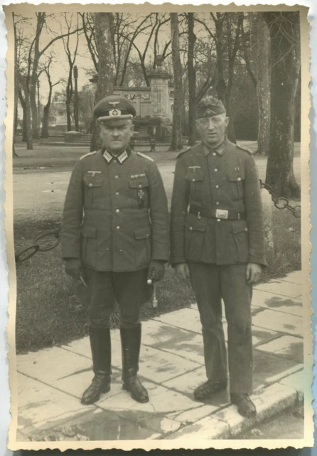 GERMAN WWII ARCHIVE Photo: Wehrmacht Officer & Soldier Posing For ...