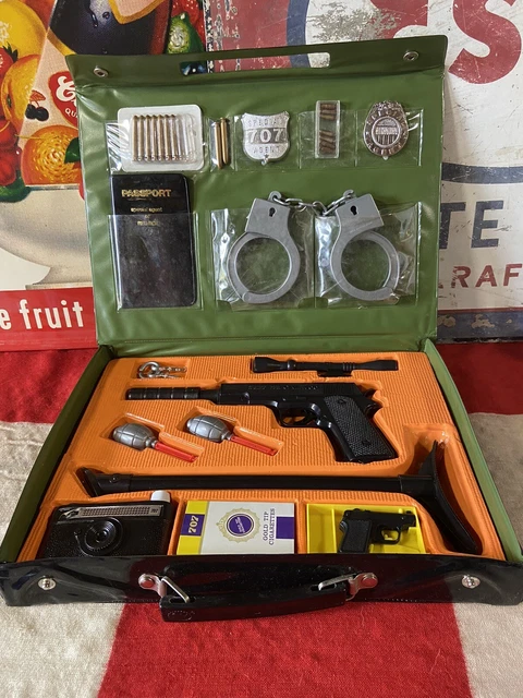 VINTAGE SPECIAL AGENT Of Red Box Spy Kit Briefcase Toy Gun Very Good ...
