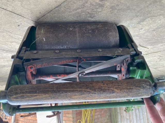 VINTAGE QUALCAST SUPER Panther Push Mower with grass box good condition ...