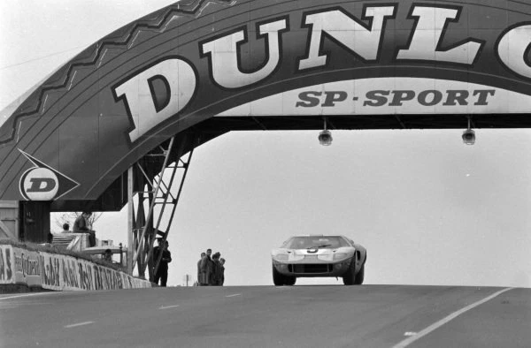 Pedro Rodriguez Lucien Bianchi Ford Gt40 Le Mans 1968 Old Motor Racing