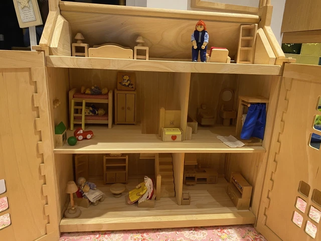 BEAUTIFUL PLAN TOYS wooden Dolls House inc furniture + family of five ...