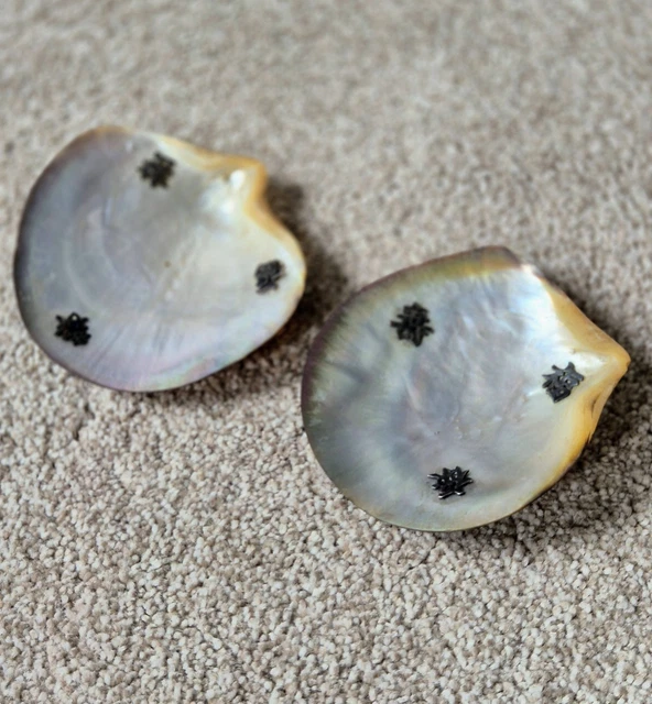 ANTIQUE MOTHER OF Pearl shell Dishes with silver Chinese characters £37 ...