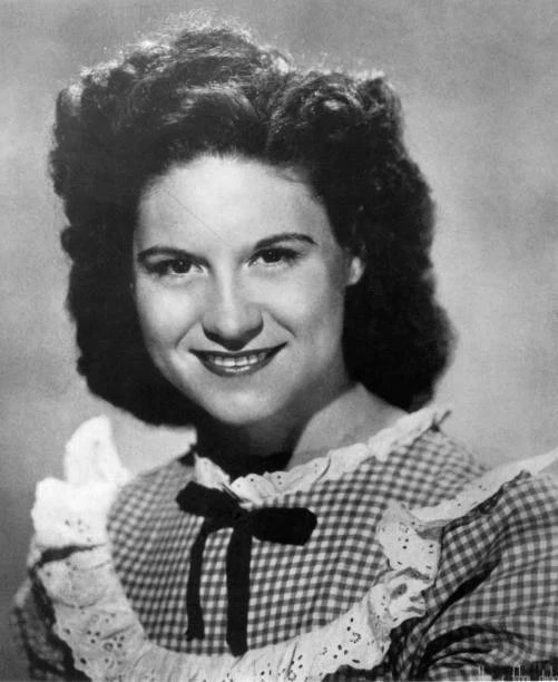 COUNTRY SINGER KITTY Wells poses for a portrait in circa 1952 Old Photo ...