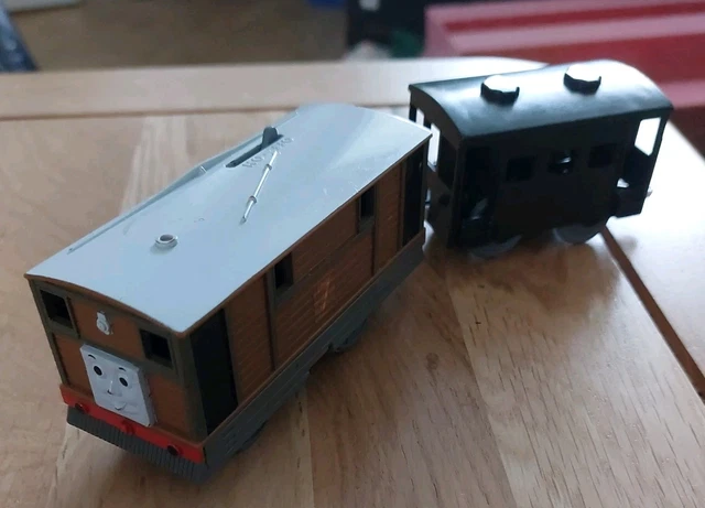 THOMAS & FRIENDS Trackmaster Toby Train And Carriage Engine Motorised ...