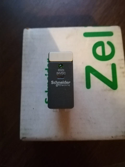 SCHNEIDER ELECTRIC PLUG In Power Relay, 24V dc Coil, 10A Switching ...