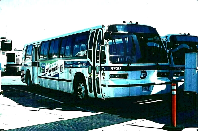 ORIGINAL KODACHROME SLIDE Mta Bus 1993 Tmc-Rts #9708 Far Rockaway Depot ...