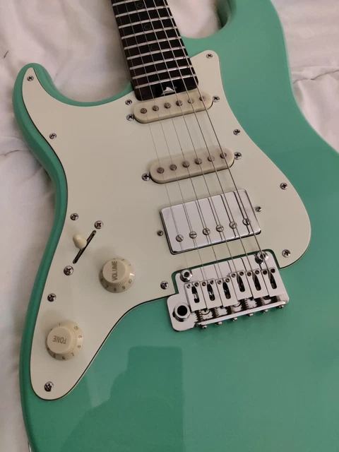 SCHECTER STRAT NICK Johnston traditionnel comme neuf HSS gauche + étui ...