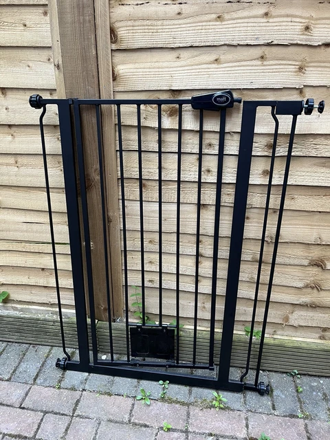 TALL LOCKABLE STAIR Gate/Dog/Baby Barrier with Cat Flap - Black £2.00 ...