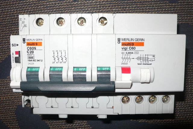 DISJONCTEUR DIFFERENTIEL TETRAPOLAIRE 20A 300mA TRIPHASE +N. MERLIN GERIN PC10KA EUR 39,00 ...