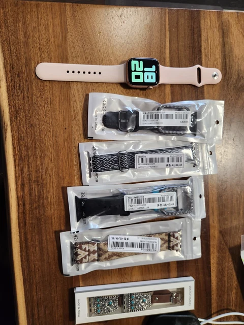 APPLE WATCH SERIES 5 44mm Gold-Tone Aluminium Case with Several Bands ...