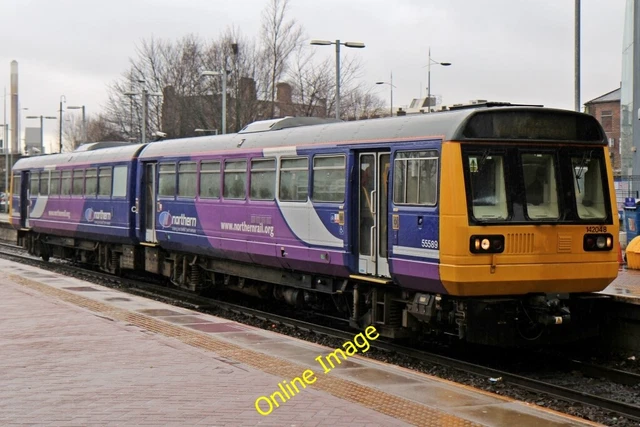 PHOTO 6X4 NORTHERN Rail Class 142, 142048, St. Helens Central railway ...