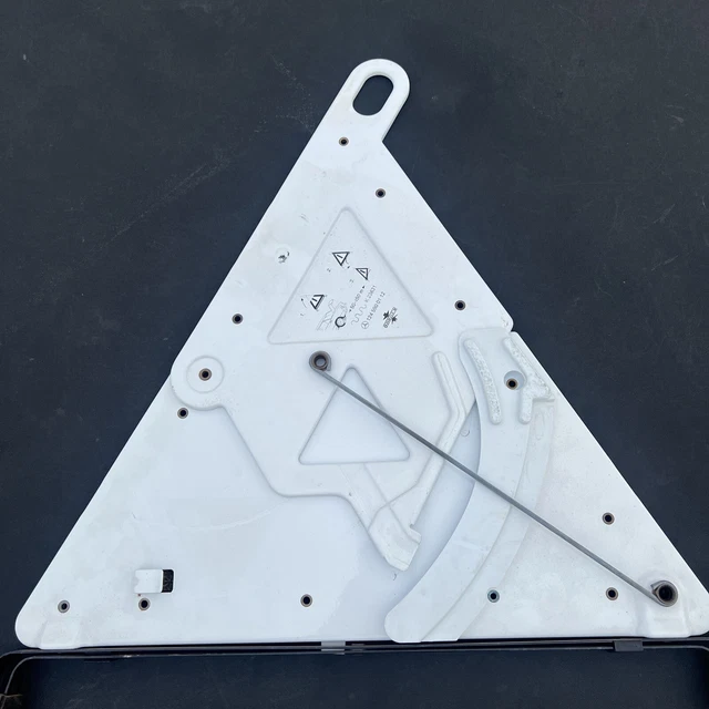 ORIGINAL MERCEDES W124 W202 W210 Triangle Warning Sign A1245900112 $70. ...