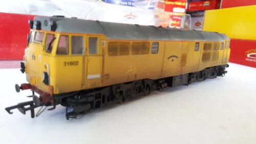 HORNBY R3745 NETWORK Rail Class 31 A1A-A1A 31602 Driver Dave Green ...