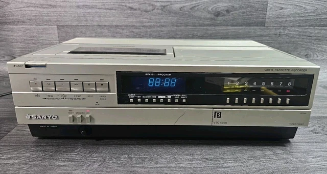 SANYO VTC 5000 BETAMAX Video Recorder & Player Powers On & Loads Tapes ...