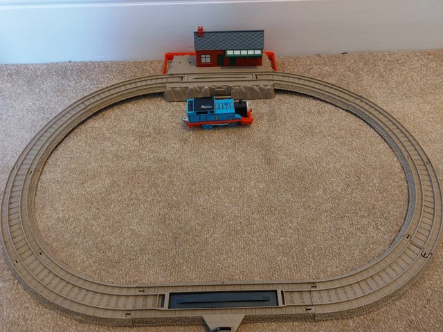 THOMAS AND FRIENDS Trackmaster Station Track Set. £14.99 - PicClick UK