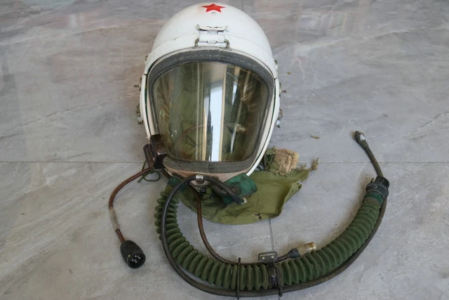 VINTAGE MIG FIGHTER Pilot Flight Helmet,Dilapidated Helmet £200.00 ...