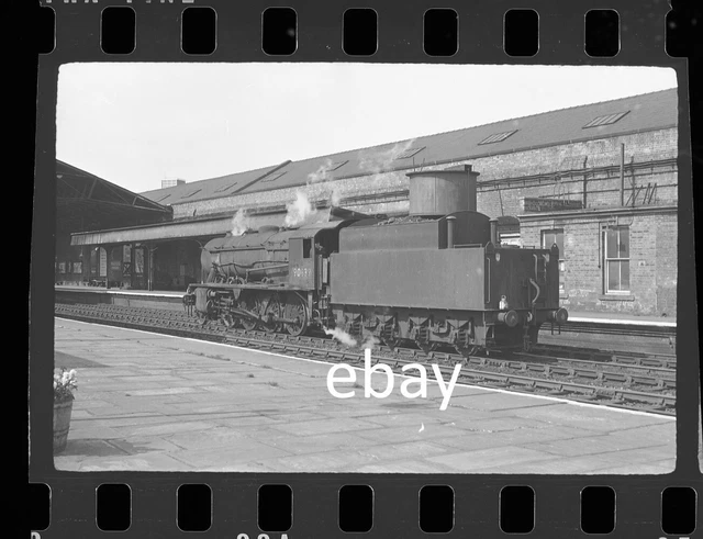 ORIGINAL 35MM RAILWAY NEGATIVE OF BR WD STEAM LOCO 90639 AT WAKEFIELD 3 ...