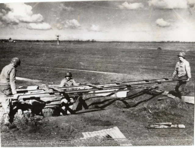 ORIGINAL PRESS PHOTO WW2 American US Engineers build Machine gun post ...
