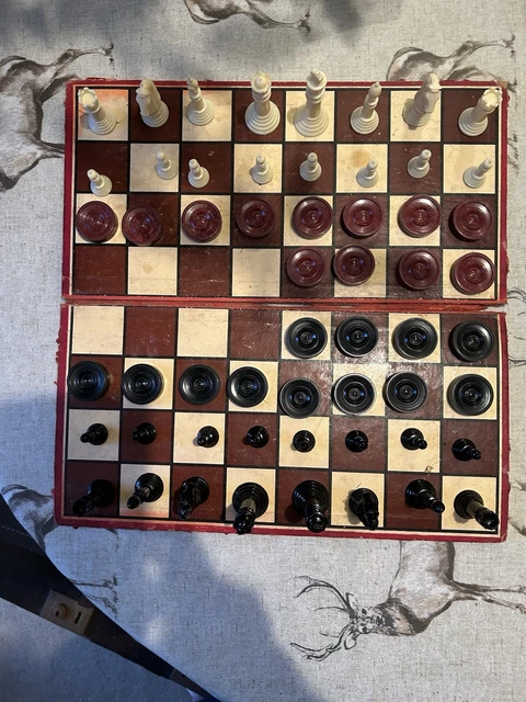 VINTAGE CHESS BOARD With Complete Chess Set & 24 Draught Set £5.92 ...