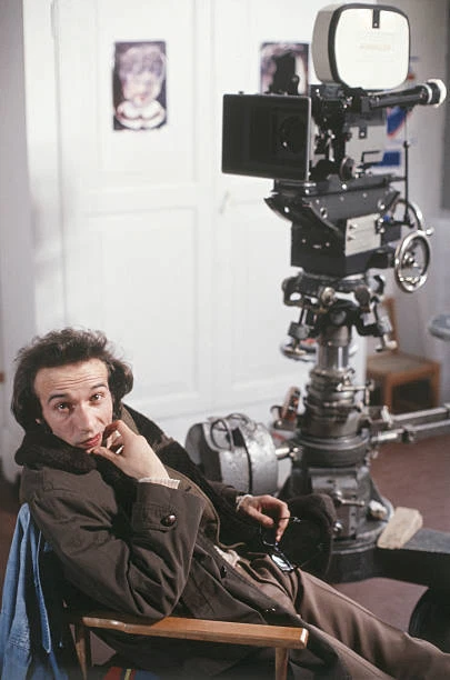 ITALIAN ACTOR & director Roberto Benigni relaxing while waitin- 1978 ...