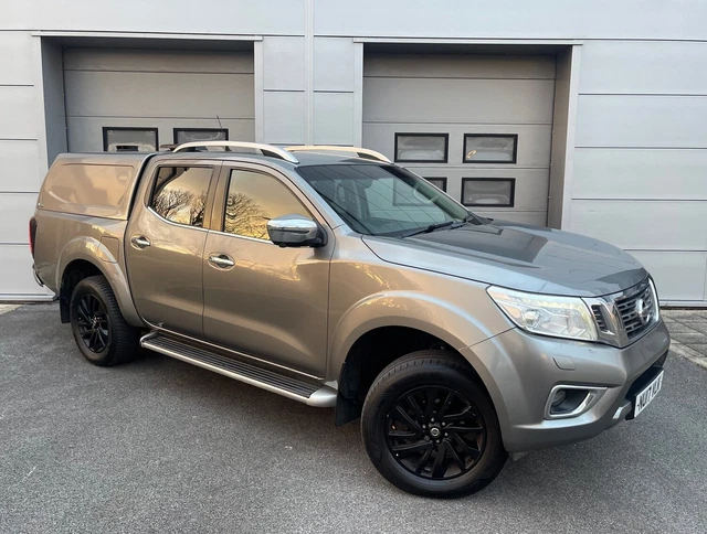 2017 NISSAN NAVARA Double Cab Pick Up Tekna 2.3dCi 190 4WD EURO 6 ** NO ...