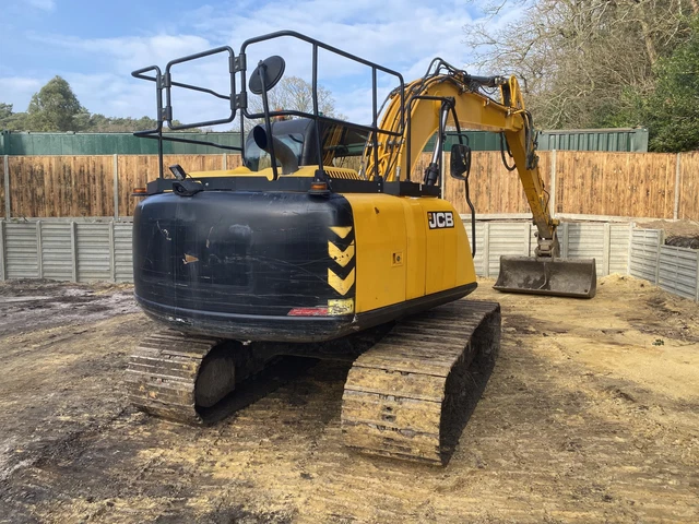 JCB JS 131 Plus excavator 13 Ton 7500 Hour Runs Works Very Well No ...