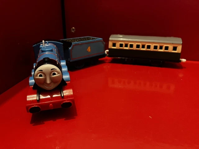 TOMY GORDON & TENDER With Express Trackmaster Motorised Battery Thomas ...