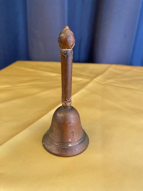 PETITE CLOCHE DE TABLE ANCIENNE EN CUIVRE DEBUT XXeme EUR 15,00 ... PETITE CLOCHE DE TABLE ANCIENNE EN CUIVRE DEBUT XXeme EUR 15,00 ...