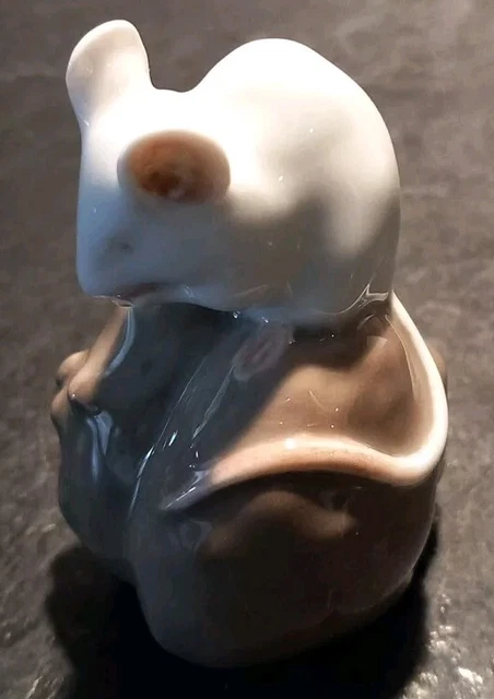 ROYAL COPENHAGEN 'MOUSE ON A CHESTNUT' FIGURINE No. 511 VVGC £19.95 ...