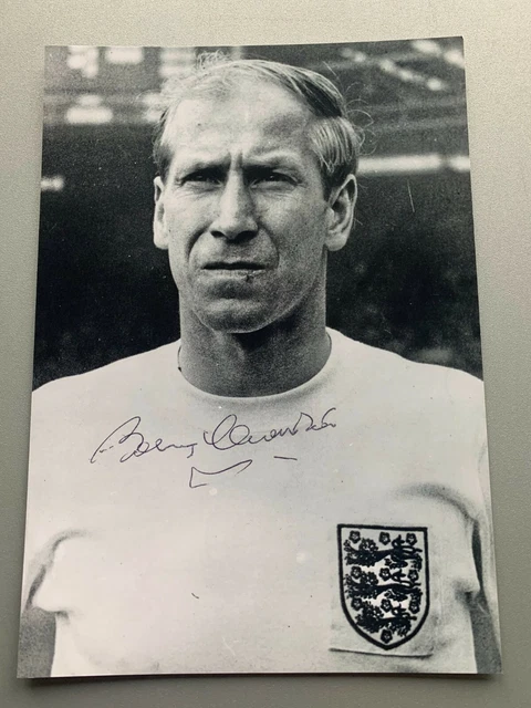SIR BOBBY CHARLTON Hand Signed Photo Manchester United England 1966 ... SIR BOBBY CHARLTON Hand Signed Photo Manchester United England 1966 ...