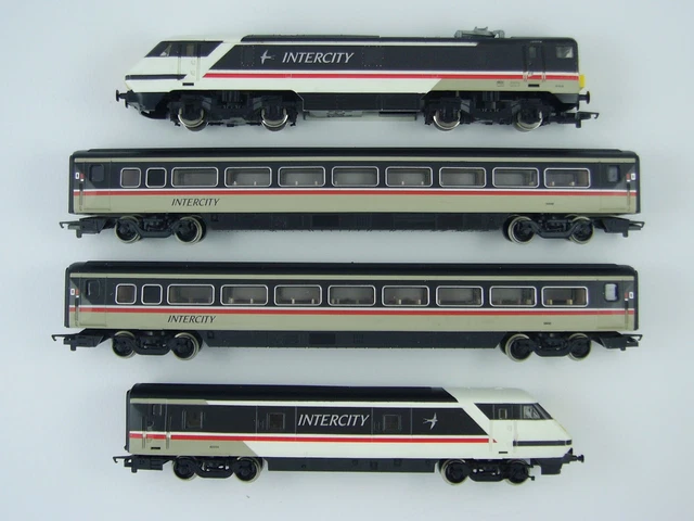 HORNBY 4-CAR INTERCITY 225, Class 91 Locomotive, DVT, 2x Mk4 Coaches ...