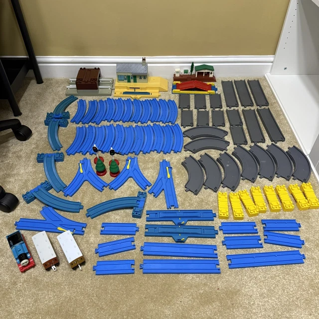 TOMY THOMAS The Tank Engine Trackmaster - Track/Station/Road Bundle £34 ...