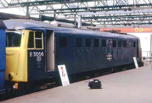 ORIGINAL COLOUR SLIDE of E3006 BR class 81 electric loco £3.99 ...