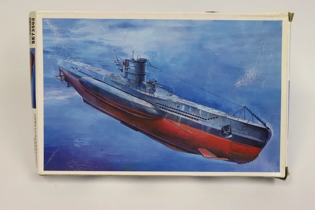ARV CLUB SE73502 1:35 Scale German U-Boat Type VII B Plastic Model Kit ...