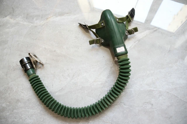 EARLY CHINESE AIR Force Mig-15 Fighter Pilot Oxygen Mask Ym-6502#2 £43. ...