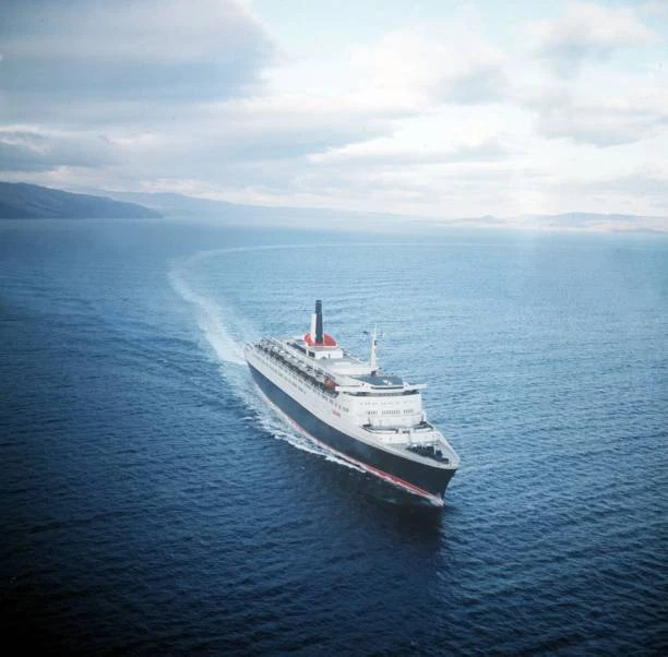 QUEEN ELIZABETH II The QE2 Liner Trials on Firth of Clyde 1968 Old ...