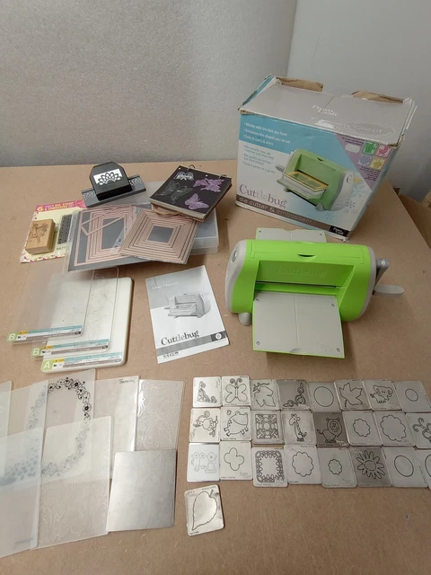PROVO CRAFT CUTTLEBUG Die Cut Embossing Machine with extras Dies ...