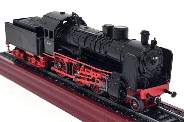 LOCOMOTIVE P8 CLASS Steam Model Train + Wooden Plinth EUR 31,29 ...
