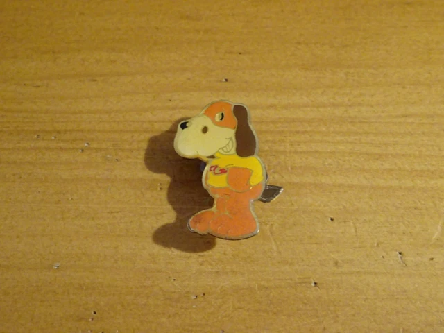 RARE VINTAGE METAL Alton Towers Theme Park Henry Hound Character Pin ...