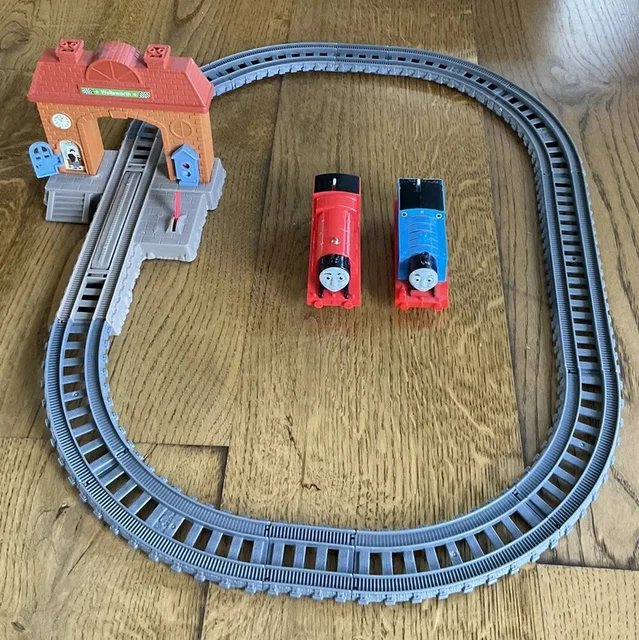 THOMAS THE TANK & Friends Trackmaster Station Starter Set + James ...