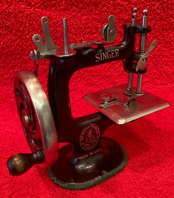 ANTIQUE SEWING MACHINE. Singer Model 20 Miniature 1910 VGC. #68 £325.00 ...