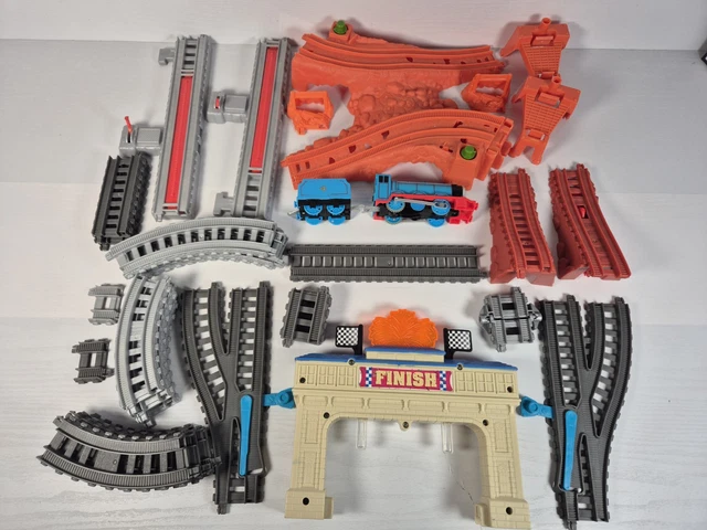 THOMAS AND FRIENDS Trackmaster Bundle 38 Track And Scenery Pieces ...
