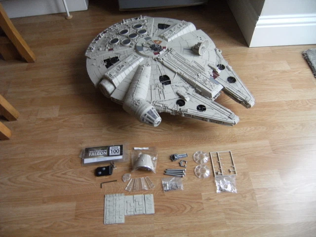 BUILT DEAGOSTINI MILLENNIUM Falcon + Fob, Bracket, Revised Cockpit ...