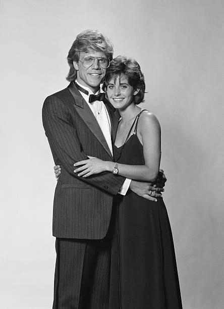 ACTOR MARK THOMAS Miller actress Courteney Cox on 1985 Old Tv Photo $9. ...